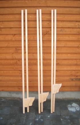 Stylter - 1 par træstylter i høvlet og lakeret træ